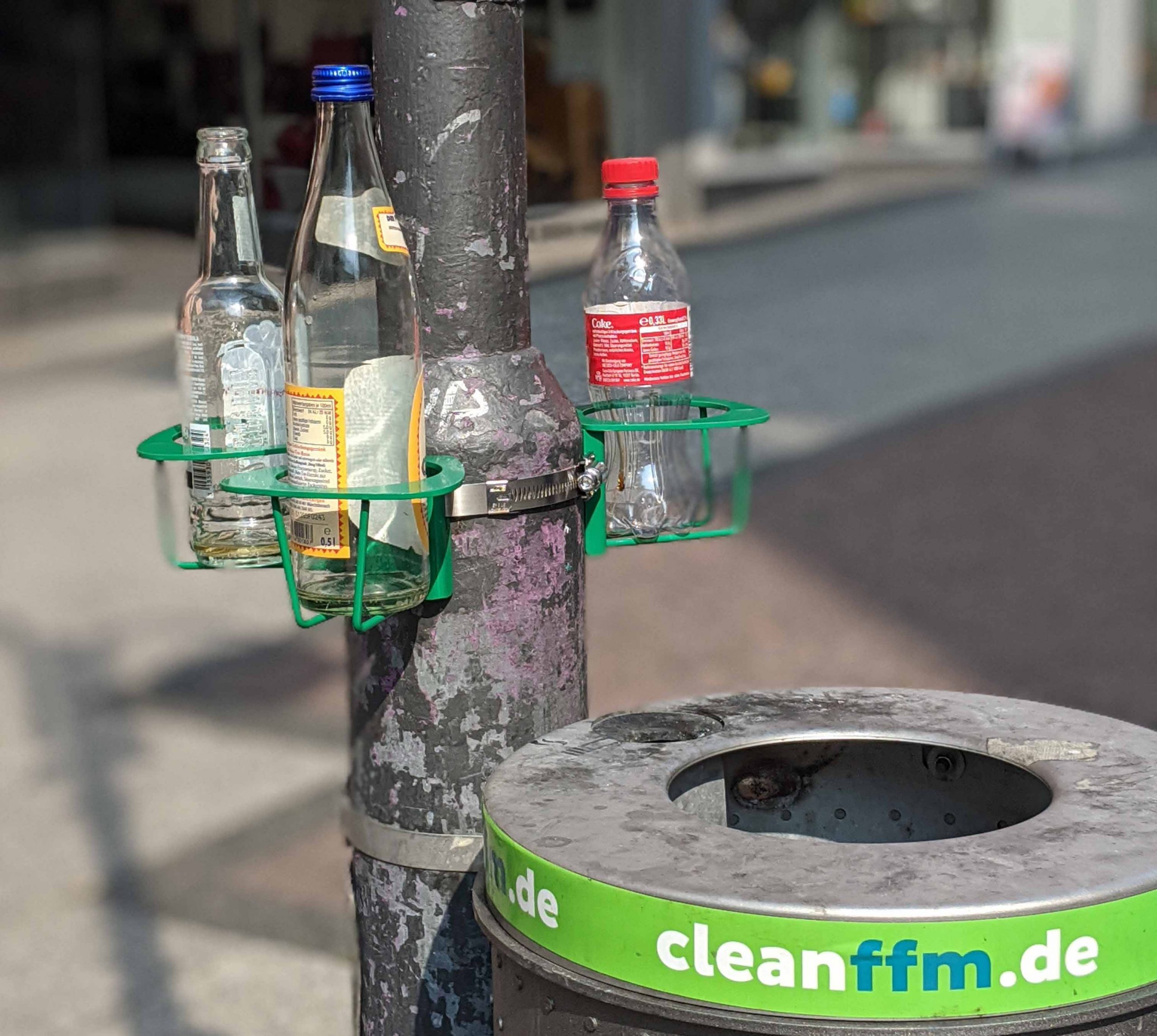 Pfandringe für Flaschen in der City